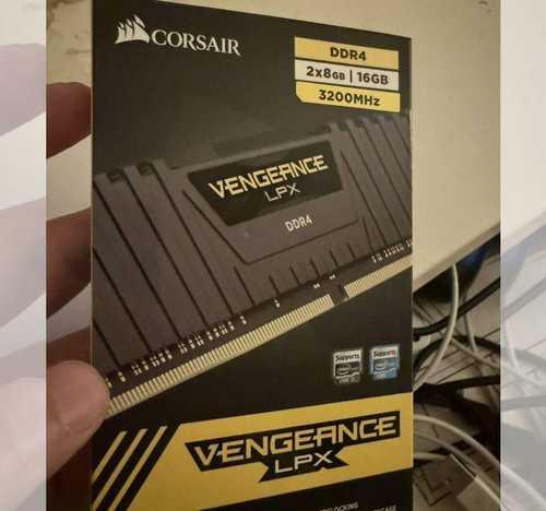 Corsair vengeance ddr4 3200 32gb (4x8)