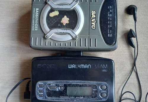 Два аудиоплеера - Sony Walkman и Sanyo, как неиспр