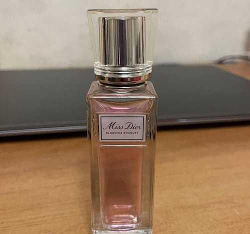 Туалетная вода с роликовым аппликатором Dior Miss