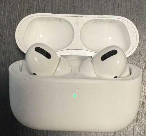 Apple airpods pro with MagSafe Charging Case