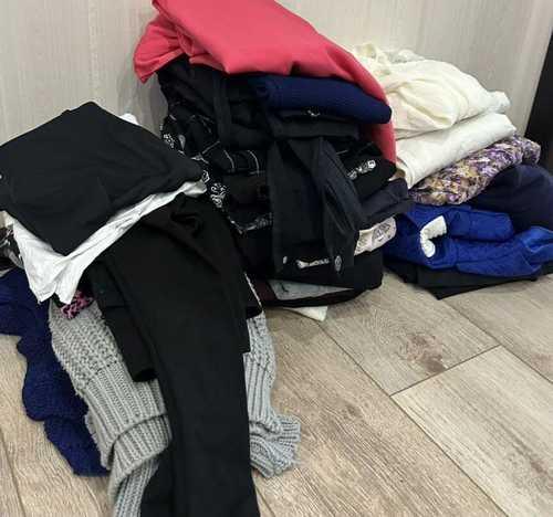 Два пакета женских вещей 42