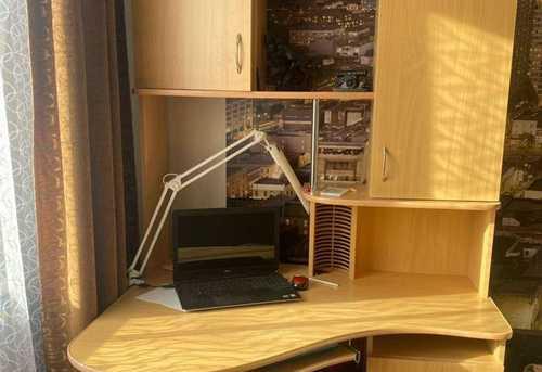 Компьютерный письменный стол с полками и ящиками