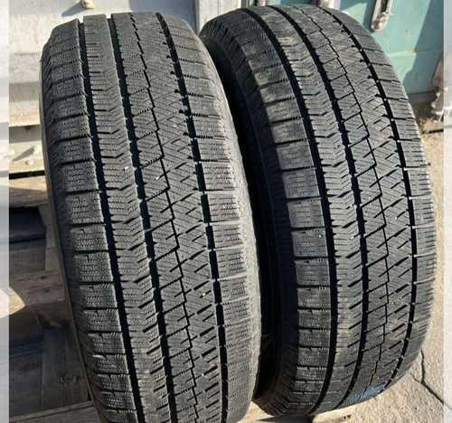 Bridgestone Blizzak VRX2 215/60 R16