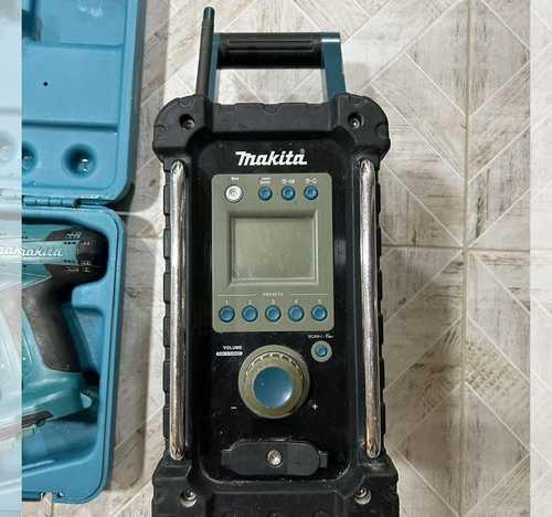 Радиоприемник Makita с шуруповертом Makita 6271D