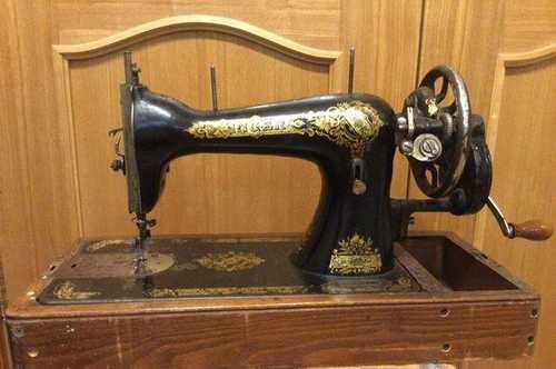 Антикварная швейная машинка Зингер