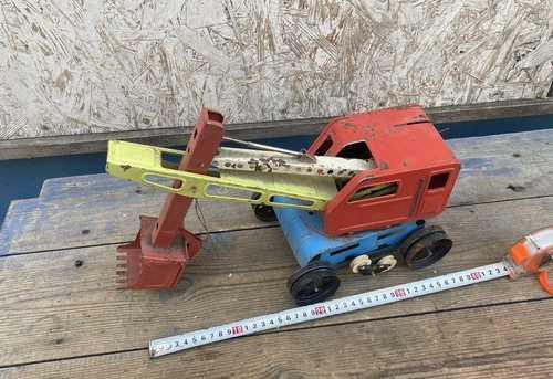 Игрушка экскаватор СССР 2 винтаж жесть