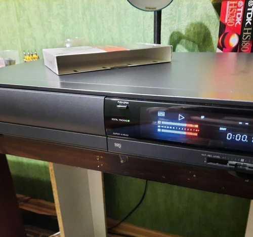 Hi-fi стерео видеомагнитофон Panasonic f65