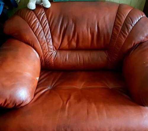 Продаю диван кажаный и кресло-кровать кожаное