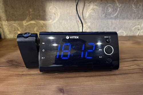 Часы радио будильник Vitek VT-3516