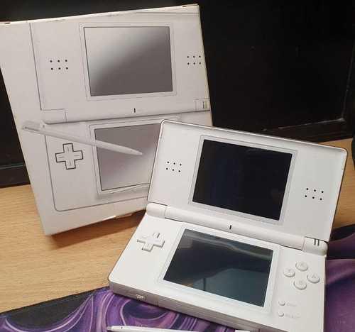 Nintendo DS Lite