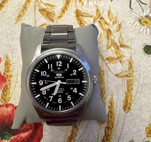 Наручные часы Seiko 5 sports snzg13J1