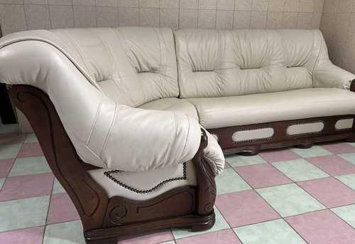 Угловой кожаный диван на массиве