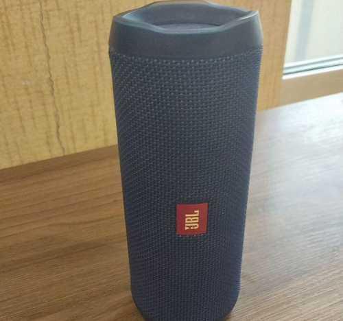 Блютуз колонка JBL сломана