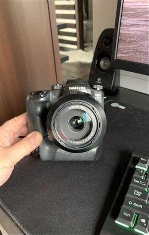 Беззеркальная камера Samsung NX1