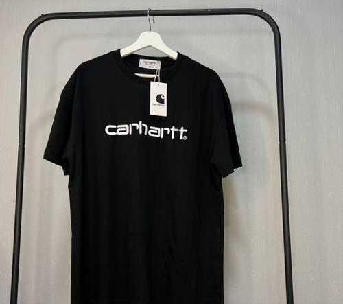 Черная футболка carhartt