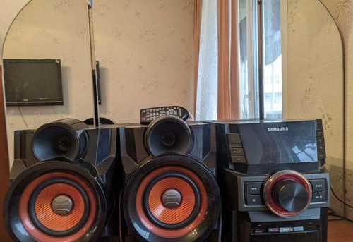 Музыкальный центр