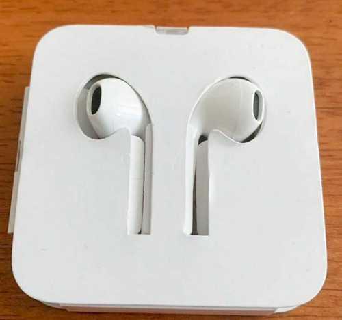 Проводнын наушники Apple EarPods (lightning)