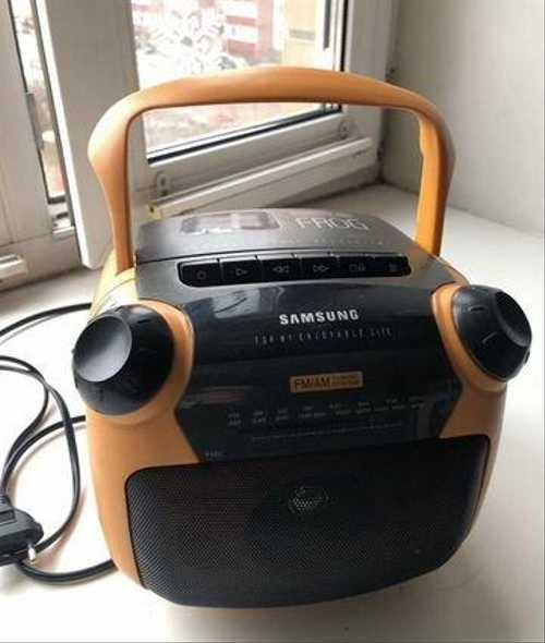 Радиоприемник Samsung,переносной