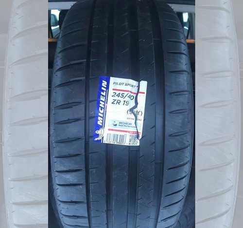 Michelin Pilot Sport 4 245/40 R19