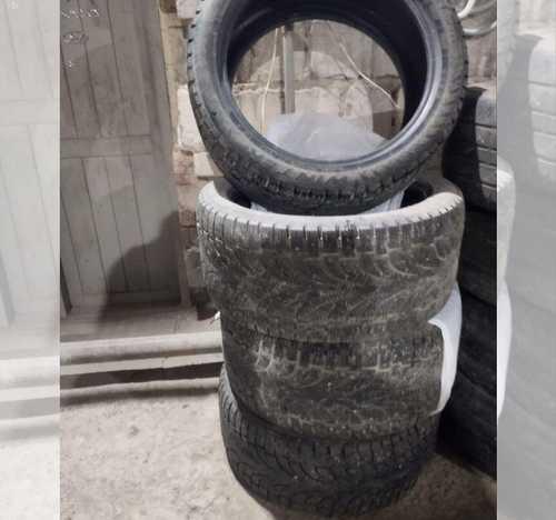 Pirelli Winter Carving Edge 245/40 R20 и 315/35 R20 110T