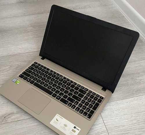 Ноутбук Asus i3 (7th) nvidia mx110 8gb ssd full hd