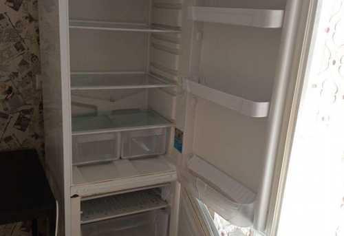 Продам холодильник- морозильник Индезит бу