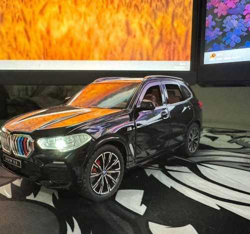 Коллекционная машинка BMW X5 G05 в масштабе 1:24