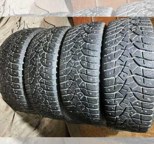 Bridgestone Blizzak Spike-02 235/60 R18