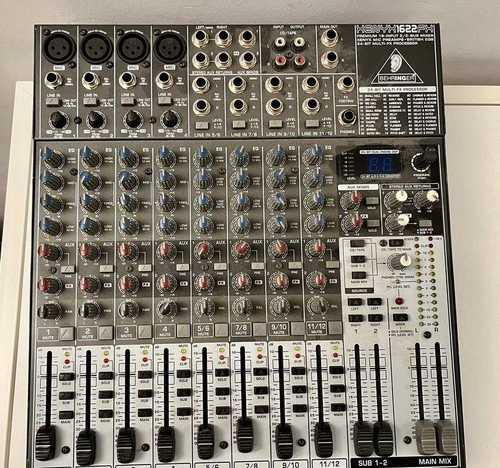 Микшерный пульт Behringer xenyx 1622FX