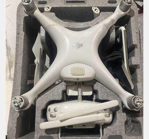 Квадрокоптер DJI phantom 4