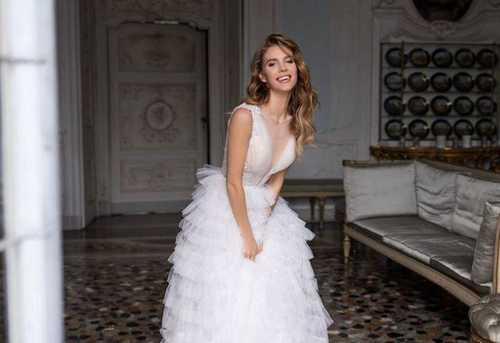 Свадебное платье со шлейфом Daria Karlozi