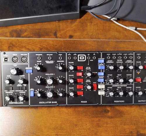 Behringer model D