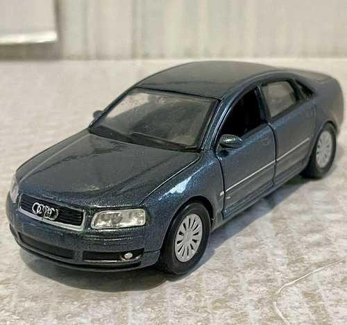 Модель Audi A8 D3 1:43 Maisto