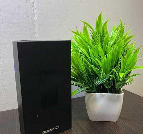 Samsung Galaxy S23+, 8/256 ГБ