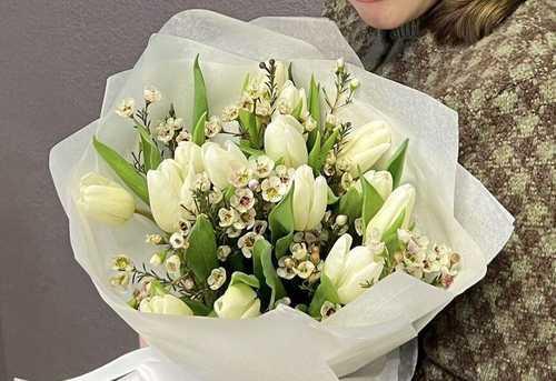 Букет цветов «Камелия» (тюльпаны, хамалациум)