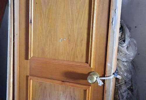 Дверь входная в ванную деревянная бу