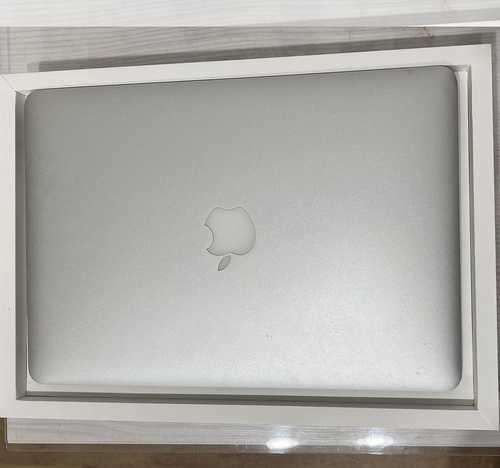 MacBook Air 13 (2017), 256 ГБ, Core i7, 2.2 ГГц, RAM 8 ГБ, Intel HD Graphics 6000