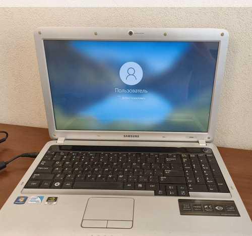 Samsung np r530