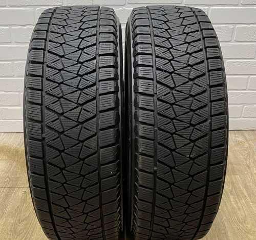 Bridgestone Blizzak DM-V2 215/65 R16