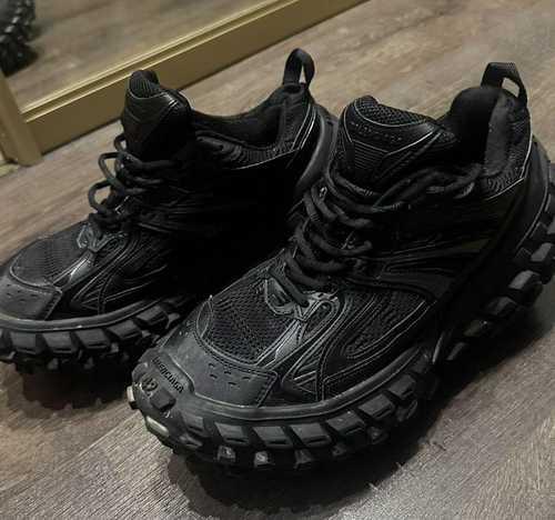 Balenciaga defender