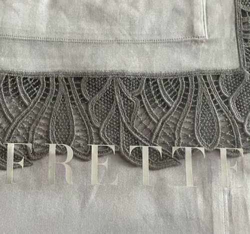 2 новые наволочки с кружевом Frette 65 см х 65 см