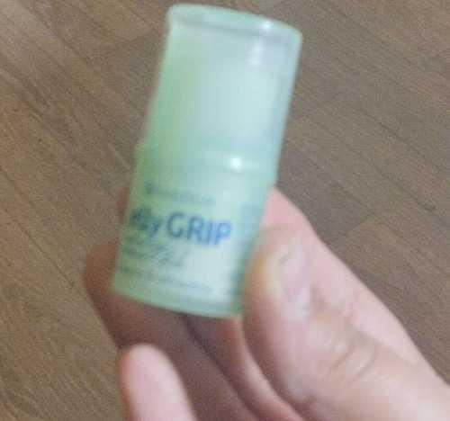 Праймер от essence jelly grip