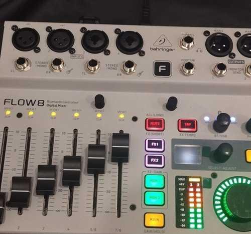 Микшерный пульт Behringer Flow 8