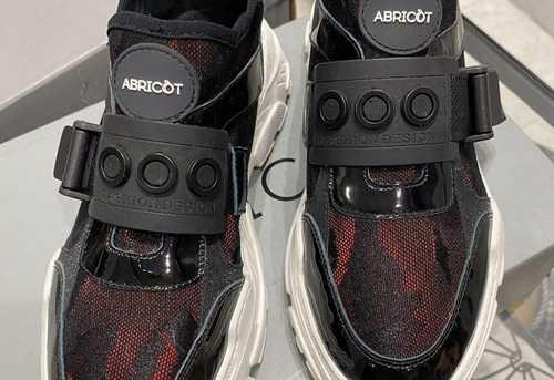 Кроссовки новые 36-36,5 р-р Abricot