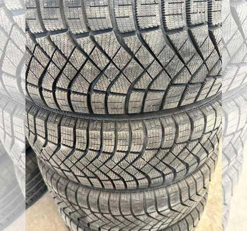 Pirelli Ice Zero FR 215/60 R17 100