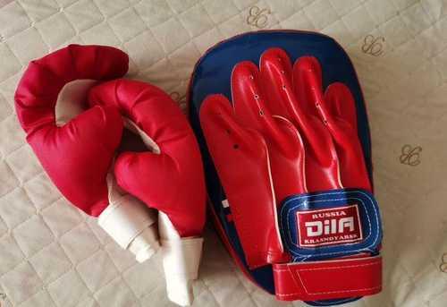 Боксерские перчатки и лапа Dila