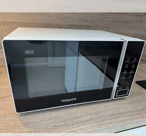 Микроволновая печь Hotpoint mwha 201W