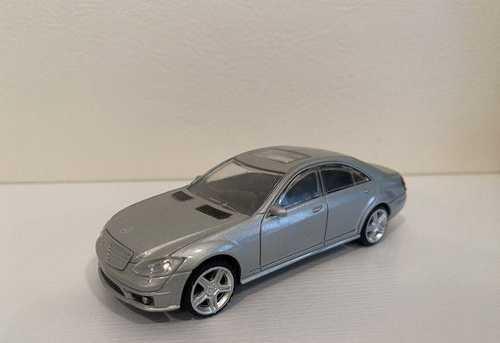 Mercedes-Benz W221 S63 AMG (1/43 Rastar)