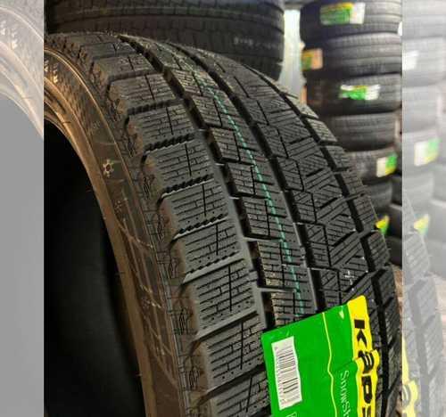 Kapsen SnowShoes AW33 235/45 R19 126S