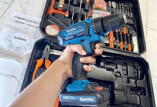 Шуруповерт makita + набор инструмента